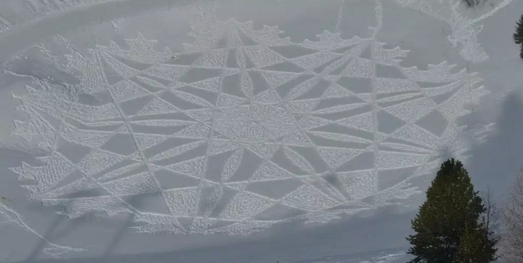 Meet the Former Engineer Who Makes Mind-Blowing Land Art With Nothing But a Pair of Snow Shoes and Some Simple Math 8366_4