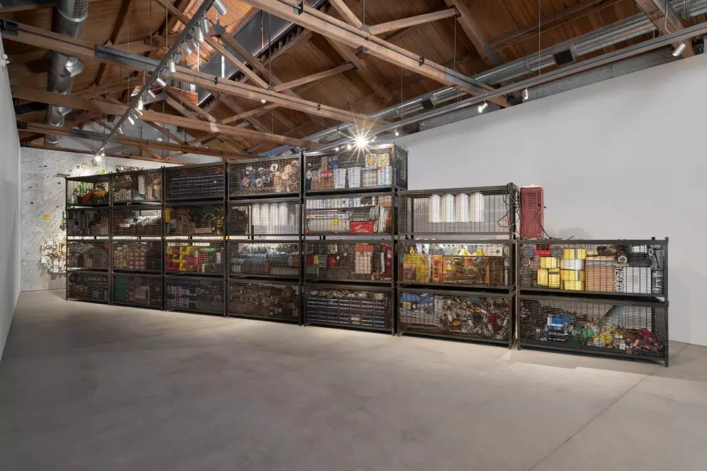 Portas do teatro, muro de contención (2021). Cortesía de Grey Gallery e Theaster Gates.