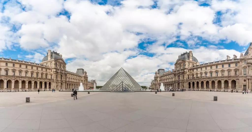 សារមន្ទីរ Louvre ក្នុងទីក្រុងប៉ារីស ប្រទេសបារាំង។ រូបថតរបស់ Michael Jacobs/Art in All of Us/Corbis តាមរយៈរូបភាព Getty។