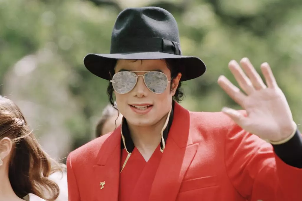 Ile ọnọ Awọn ọmọde kan Yọ Memorabilia Michael Jackson rẹ kuro bi ariyanjiyan ti ndagba Lori Bi o ṣe le koju Awọn ẹsun ilokulo ni Awọn ile-iṣẹ 8440_1