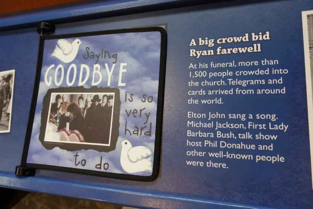 Ile ọnọ Awọn ọmọde kan Yọ Memorabilia Michael Jackson rẹ kuro bi ariyanjiyan ti ndagba Lori Bi o ṣe le koju Awọn ẹsun ilokulo ni Awọn ile-iṣẹ 8440_4