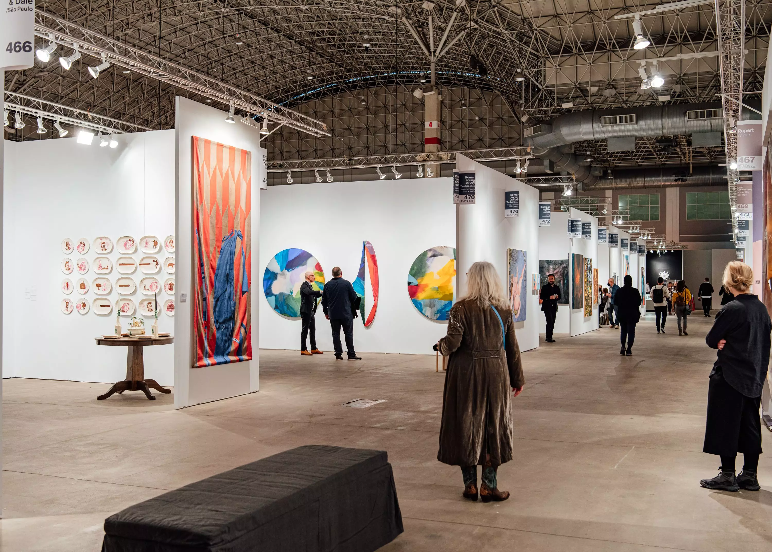 Expo Chicago se ilumina por primera vez en años, atrayendo distribuidores de cerca y bastante lejos