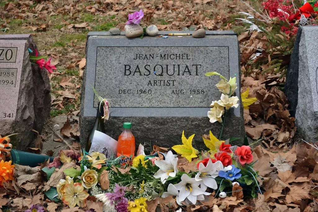 Ang libingan ni Jean-Michel Basquiat sa Green-wood Cemetery, Brooklyn.