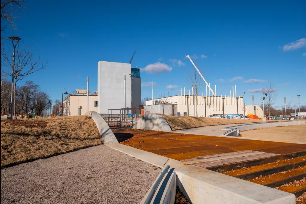 Uma vista do canteiro de obras Momentary. Foto: Stephen Ironside, cortesia do Momentary, Bentonville, Arkansas.