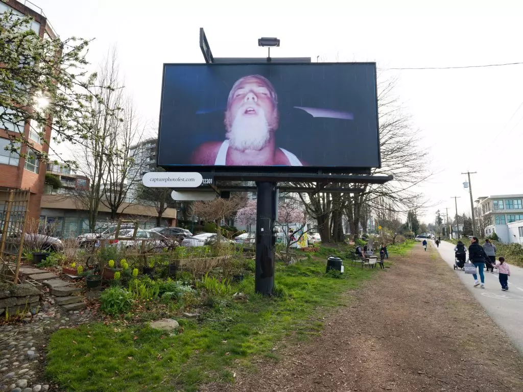 Kanadier fanden Steven Shearers Plakate mit schlafenden Menschen so gruselig, dass ein Fotofestival in Vancouver sie verdecken musste 8928_4