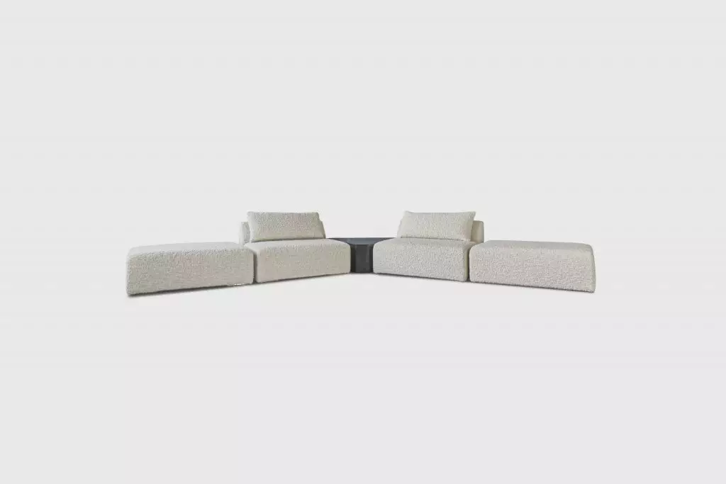 Яке аз тарҳҳои ATRA-и Диаз Андерссон, Oberon Sofa Mach II. Бо эҳтироми ATRA.