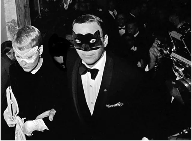 Frank Sinatra ve Mia Farrow, Harry Benson