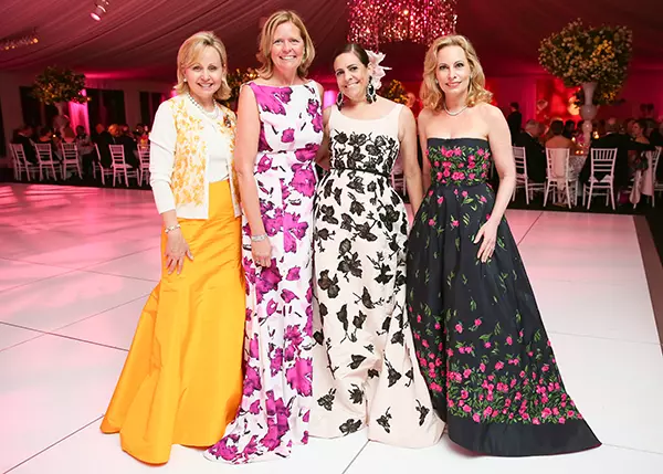 Deborah Royce, Maureen Chilton, Alexandra Lebenthal, sareng Gillian Miniter di New York Botanical Garden Conservatory Ball. Kahadean tina BFA.