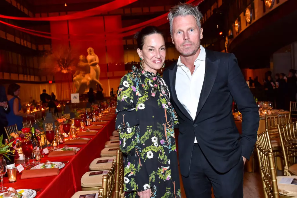 Sina Cynthia Rowley at Bill Powers ay dumalo sa Metropolitan Opera Opening Night Gala noong 2018 sa New York. Larawan ni Sean Zanni, sa kagandahang-loob ni Patrick McMullan.