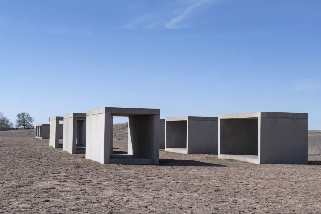 Ukuntu Marfa Yagiye Muri Donald Judd Kurwanya Ubucuruzi Kuri Maka ya Minimalism ya Luxury 9202_1