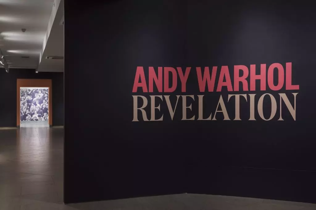 “Andy Warhol: Revelation၊ Brooklyn Museum၊ နိုဝင်ဘာ 19 ရက်၊ 2021 ခုနှစ်မှ ဇွန်လ 19 ရက်၊ 2022 ခုနှစ်အတွင်း တပ်ဆင်ခြင်းမြင်ကွင်း။ (ဓာတ်ပုံ- Jonathan Dorado၊ Brooklyn Museum။ Andy Warhol မှ အနုပညာလက်ရာများ © 2021 The Andy Warhol Foundation for the Visual Arts, Inc. / အနုပညာရှင်များအခွင့်အရေးအသင်း (ARS)၊ နယူးယောက်မှလိုင်စင်ရရှိထားသည်။