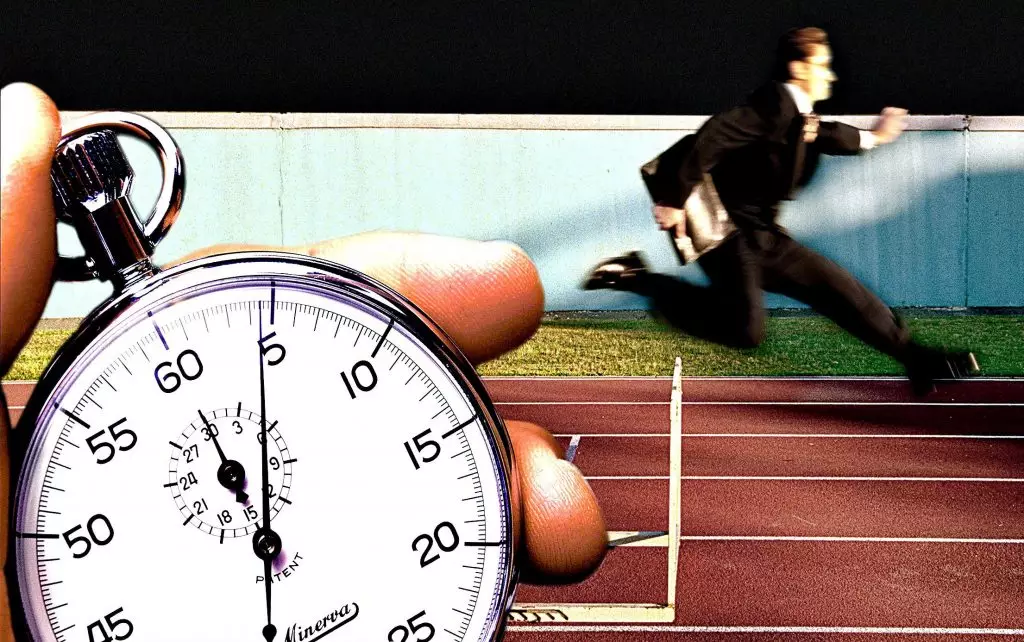 Un homme d'affaires court pour battre l'horloge, 20 septembre 2005. AFR Photo illustration par Phil Carrick. Photo : Fairfax Media via Getty Images.