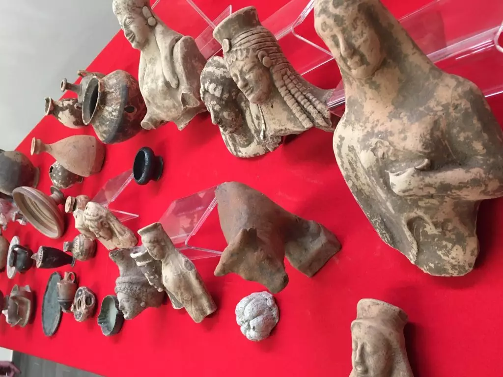 Artefactos arqueolóxicos roubados recuperados polos Carabinieri italianos. Cortesía de Europol.