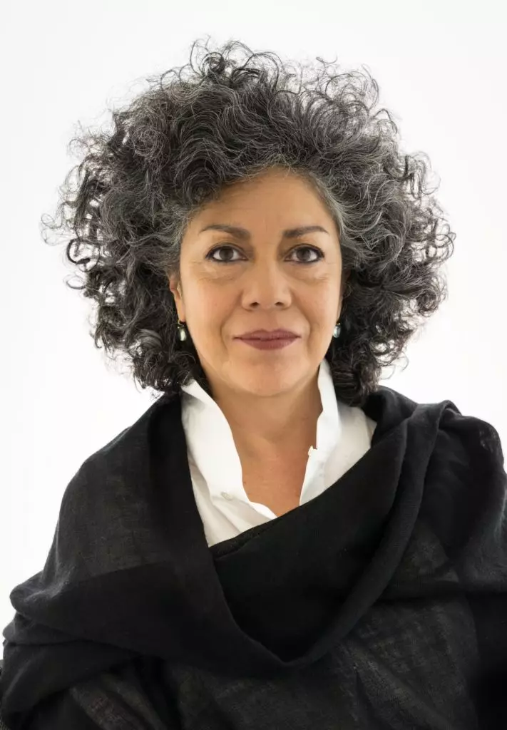 Doris Salcedo. Ĝentileco se la Solomon R. Guggenheim Foundation. Foto: David Heald.