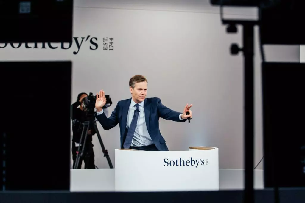 Kneecapped pa fèmen a (Men ranfòse pa Millennials), Salè Sotheby a te bese 25 pousan byen lwen tèlman ane sa a. 9719_1